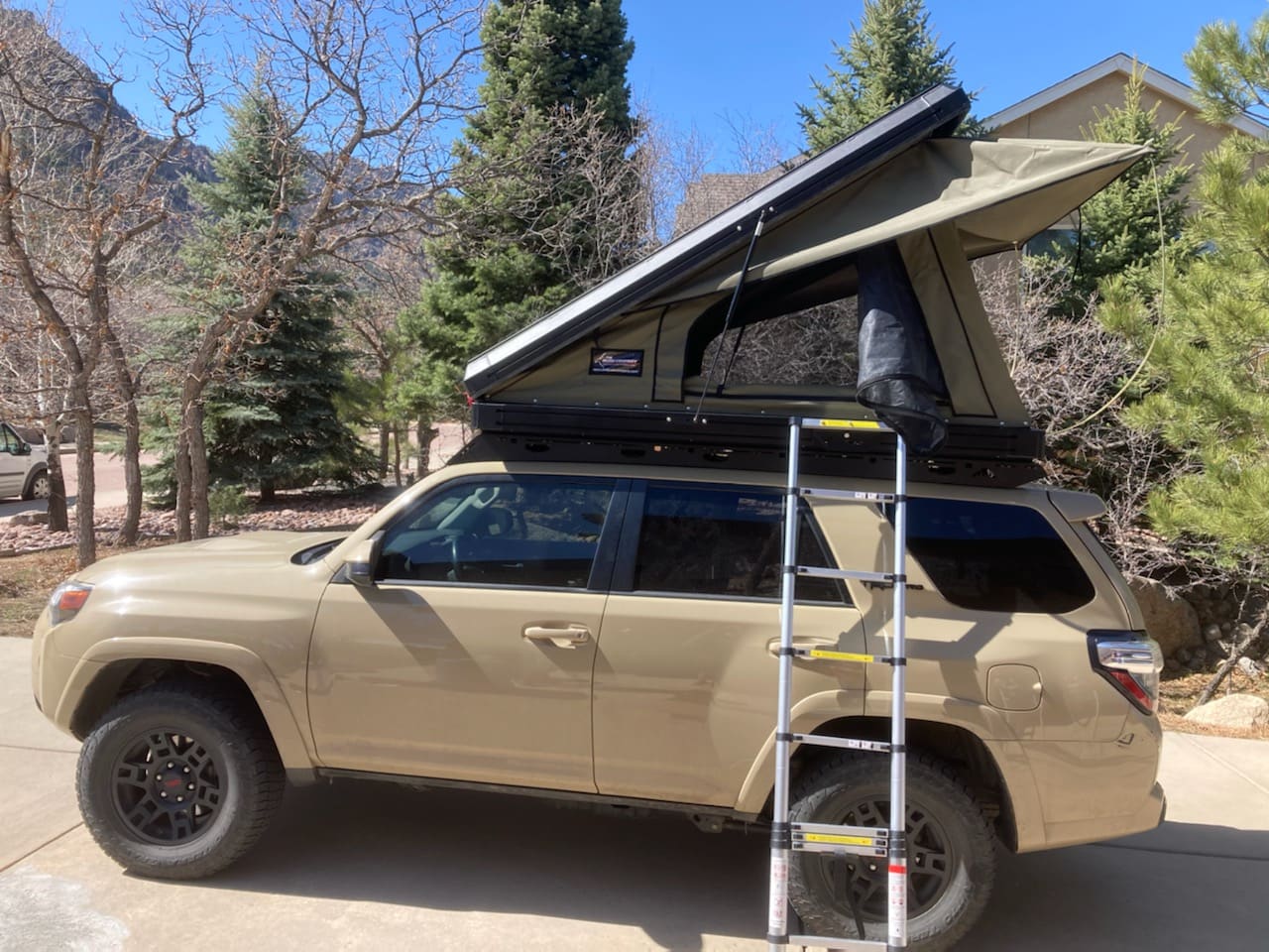 DX27 Clamshell Rooftop Tent - The Bush Company | M4C