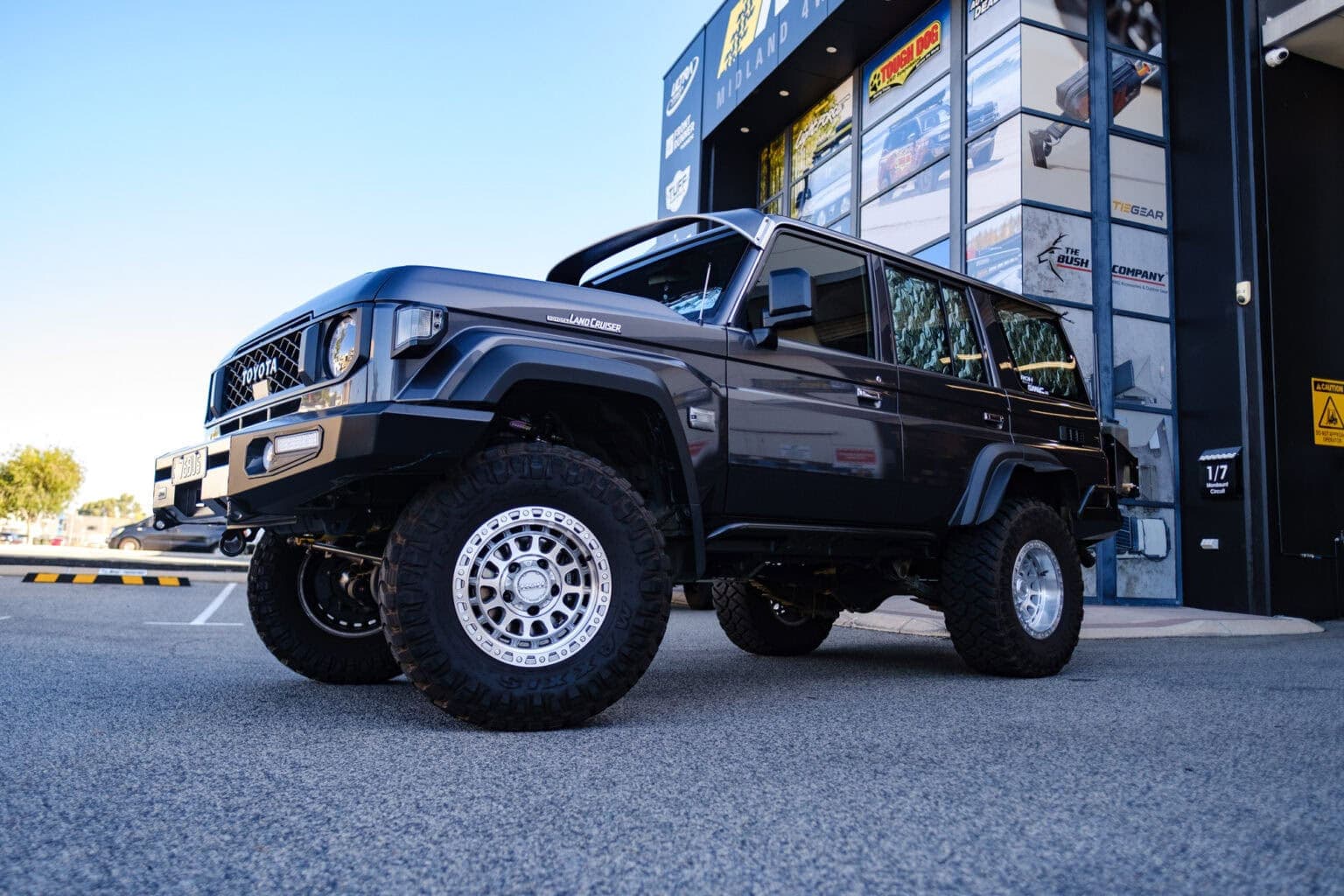 Chelsea's Facelift LC76 Land Cruiser Fit Out | M4C