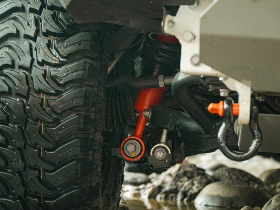 Outback Armour: Digressive vs. Adjustable Shock Absorbers